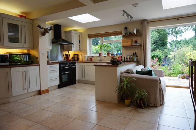 3 bedroom semi-detached house for sale in Holmdale Road, Syston, LE7 2JN