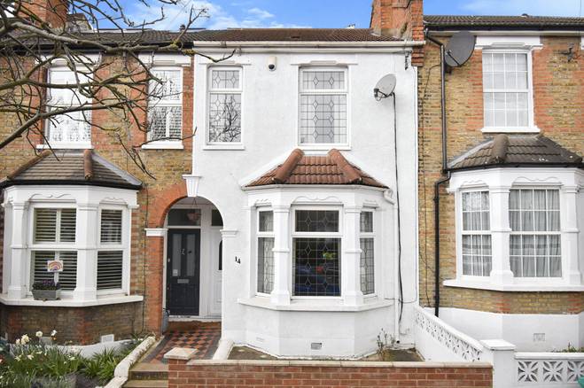 3 bedroom terraced house for sale in Salehurst Road, London, SE4 1AT
