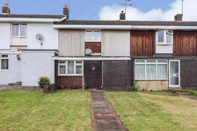 2 bedroom terraced house for sale in Woolmer Green, Basildon, SS15 5LR