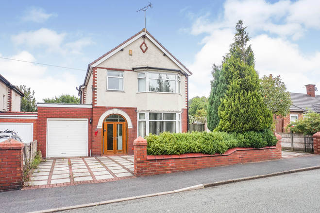 3 bedroom detached house for sale in Windsor Grove, Runcorn, WA7 5EP
