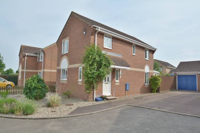 3 bedroom detached house for sale in Cloverfield Drive, Soham, CB7 5FT