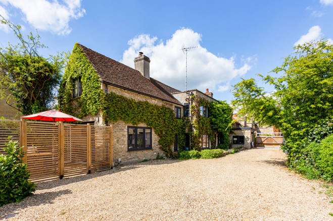 4 bedroom semi-detached house for sale in High Street, Lechlade, GL7 3AD