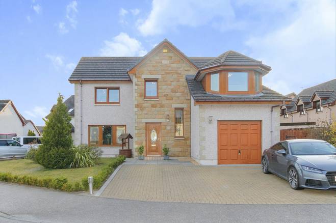 5 bedroom detached house for sale in Birnie Drive, Elgin, IV30 6JB