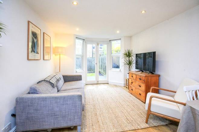 2 bedroom ground floor flat for sale in Keston Road, Peckham, SE15 4JA