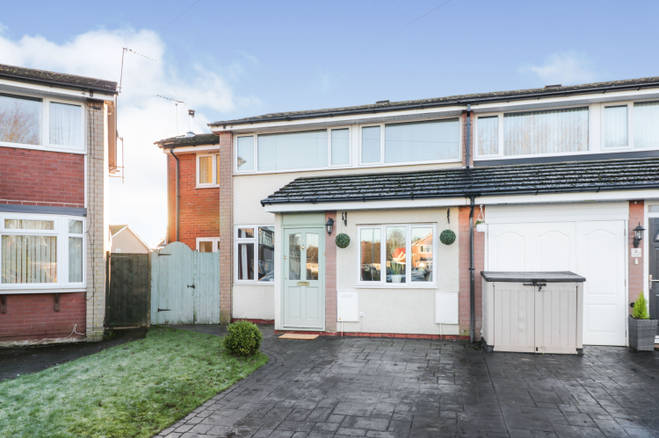 4 bedroom end of terrace house for sale in The Square, Pattingham ...