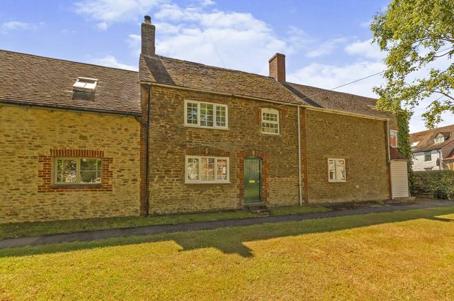 2 bedroom character property for sale in Mill Road, Marcham, OX13 6NZ