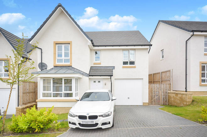 4 bedroom detached house for sale in Cowdenfoot Gardens, Dalkeith, EH22 2FA
