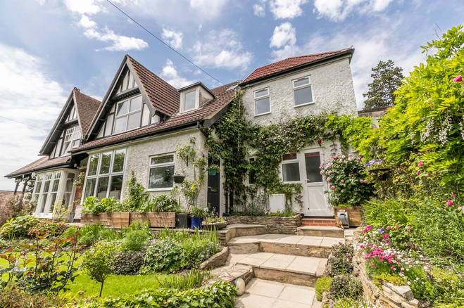 4 bedroom semi-detached house for sale in Croft Road, Swindon, SN1 4DQ