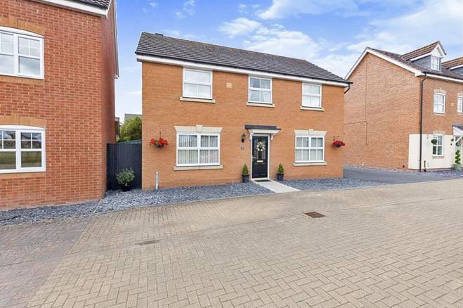 4 bedroom detached house for sale in Bredon Drive, Hereford, HR4 0TN