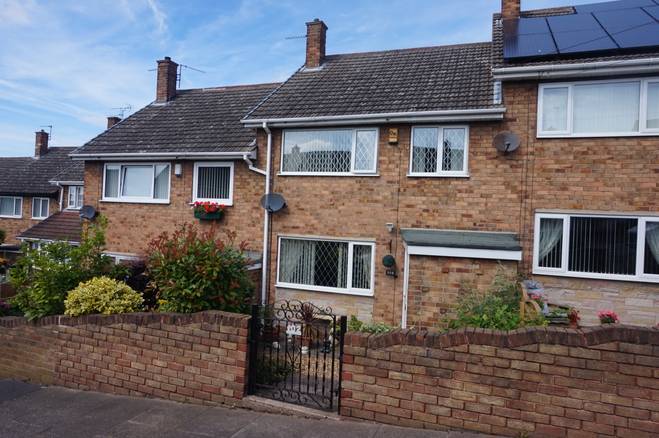 3 bedroom terraced house for sale in Simpsons Lane, Knottingley, WF11 0HD