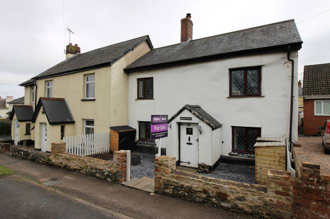 3 bedroom semi-detached house for sale in Kennford, Exeter, EX6 7UD