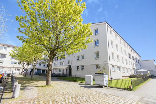 2 bedroom duplex for sale in Kirkhill Drive, Glasgow, G20 8JB