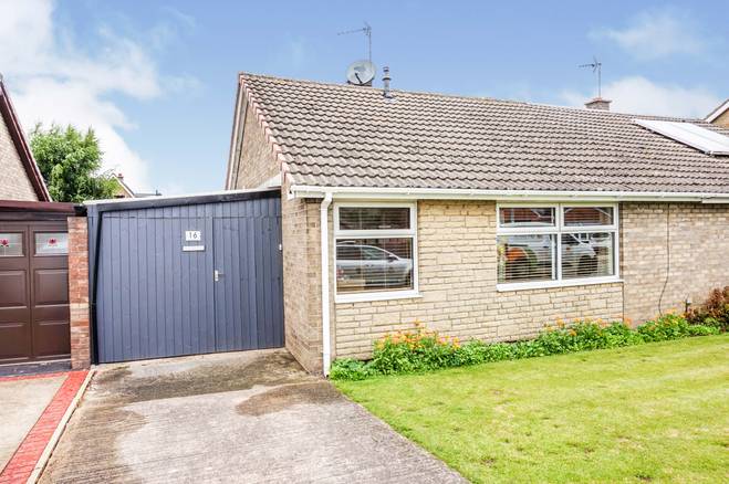 2 bedroom semi-detached bungalow for sale in The Meadows, Howden, DN14 7DX