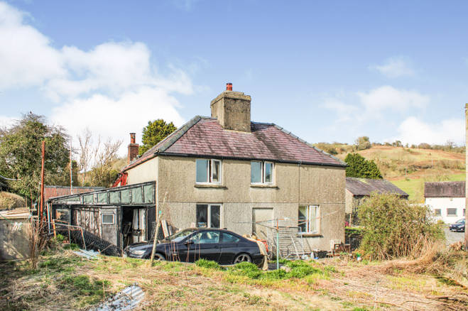 3 bedroom character property for sale in Talley, Llandeilo, SA19 7YR