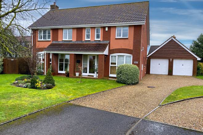 4 bedroom detached house for sale in Stathe Road, Burrowbridge ...