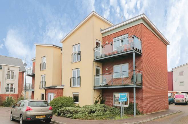 2 bedroom flat for sale in Gladwin Way, Harlow, CM20 1AS