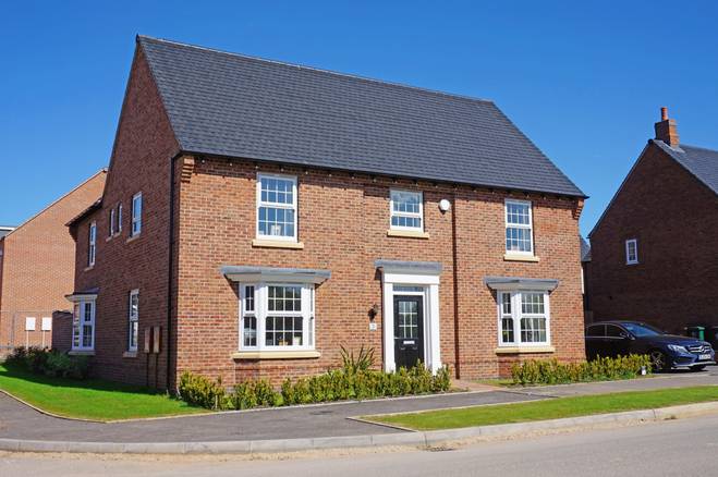 5 bedroom detached house for sale in Galloway Road, Drakelow Park, DE15 9UJ