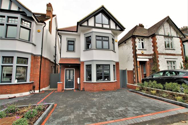 5 bedroom detached house for sale in Glebelands Avenue, South Woodford ...