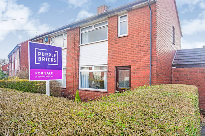 2 bedroom semi-detached house for sale in Hawthorn Crescent, Oldham ...