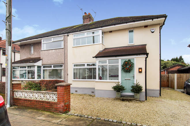 3 bedroom semi-detached house for sale in Wynnstay Avenue, Lydiate, L31 0BG