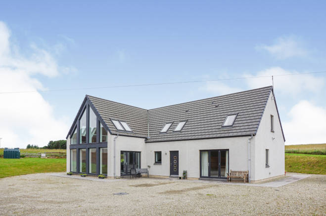 5 bedroom detached house for sale in Miltonduff, Elgin, IV30 8TL