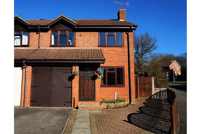 3 bedroom semi-detached house for sale in Longstock Close, Chineham ...