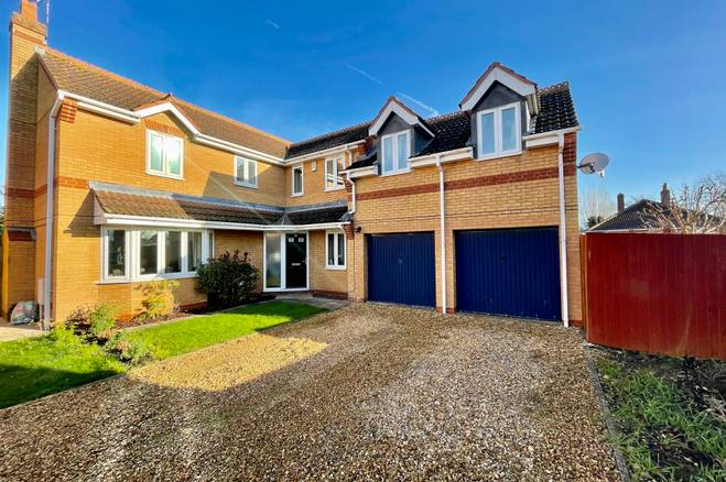 5 bedroom detached house for sale in Beccelm Drive, Peterborough, PE6 0AG