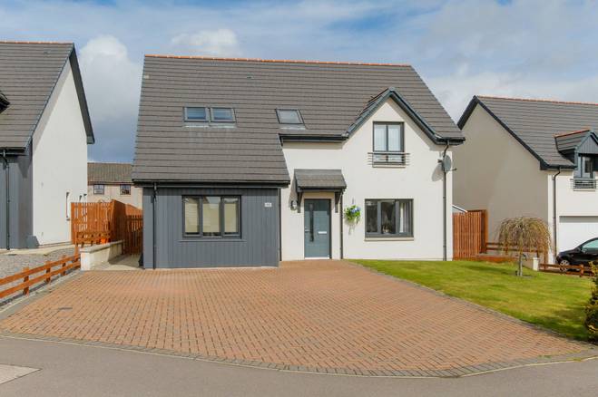 4 bedroom detached house for sale in Holyrood Drive, Elgin, IV30 8TP