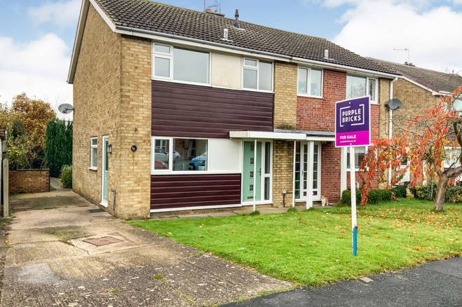 3 bedroom semi-detached house for sale in The Meadows, Howden, DN14 7DX