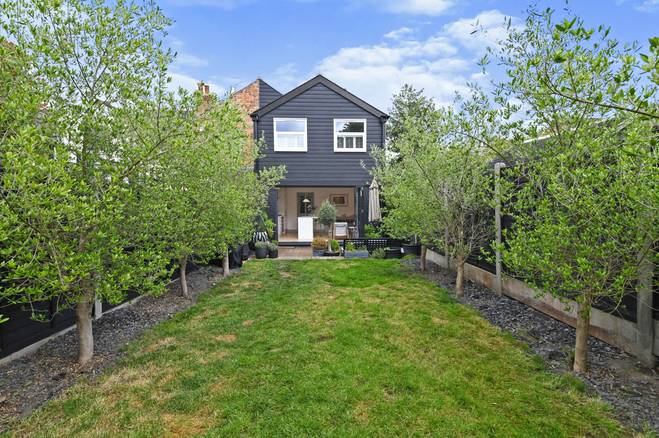 3 bedroom semi-detached house for sale in Henry Road, Chelmsford, CM1 1RG