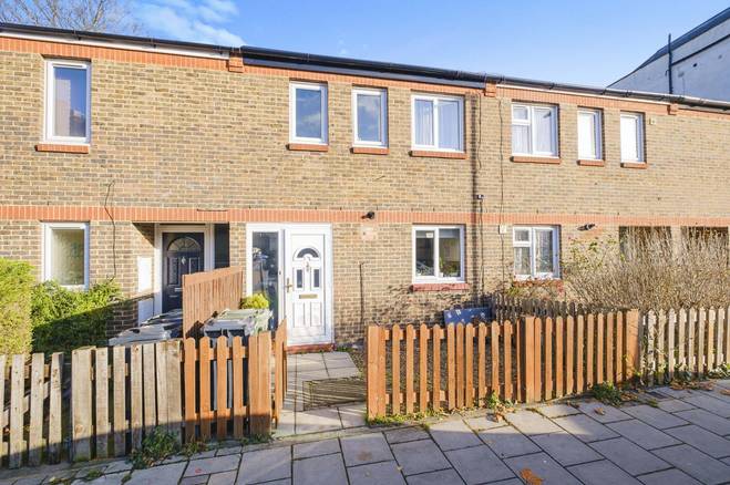 3 bedroom terraced house for sale in Hamilton Road, London, SE27 9SE