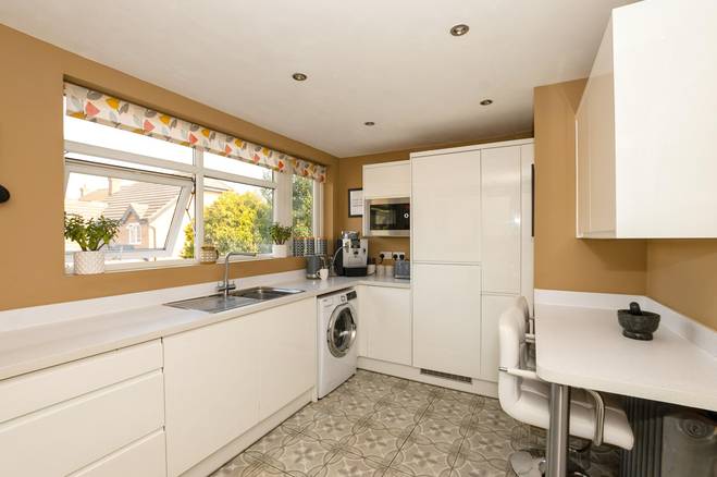 5 bedroom detached house for sale in Lewis Road, Kettering, NN15 6HE