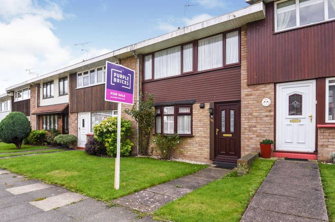 3 bedroom terraced house for sale in Woolmer Green, Basildon, SS15 5LP