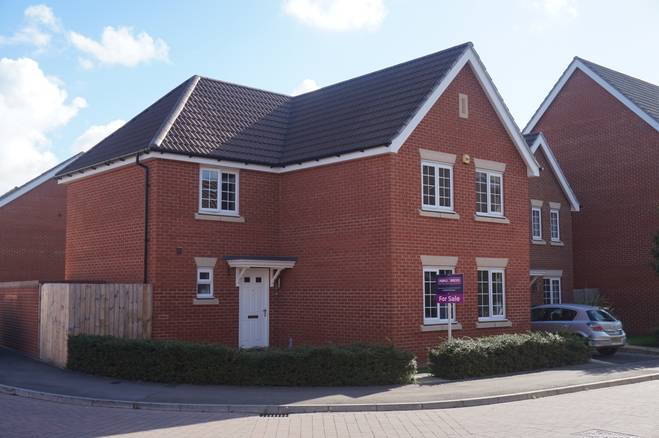4 bedroom detached house for sale in Bradley Drive, Grantham, NG31 7WN