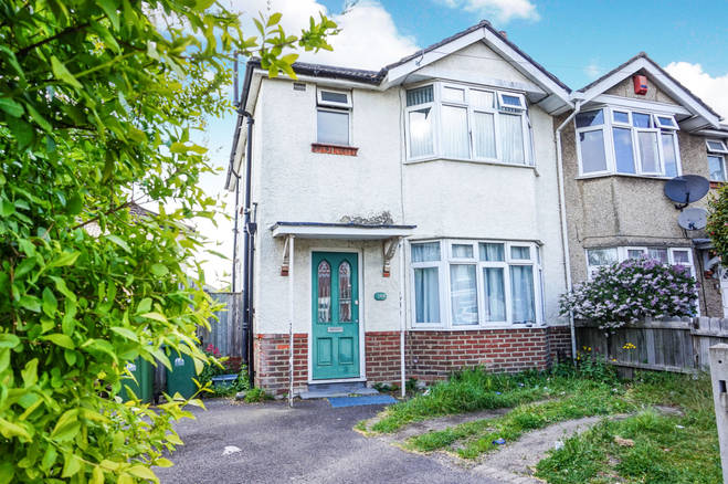 3 bedroom semi-detached house for sale in Warren Avenue Shirley Warren ...
