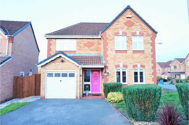 4 bedroom detached house for sale in Fitzwilliam Drive, Forest Town ...