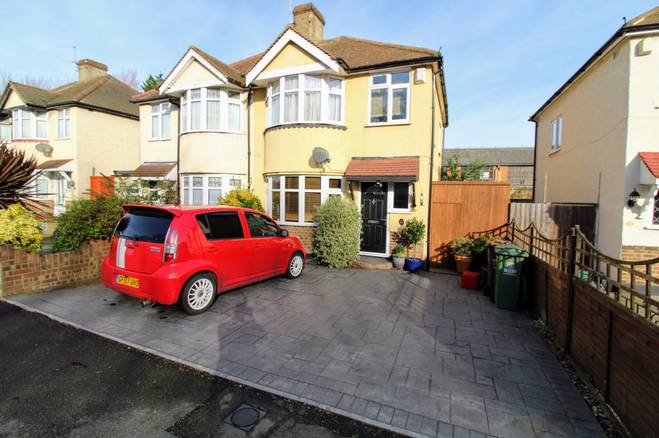 3 bedroom semi-detached house for sale in Lower Road, Erith, DA8 1AY