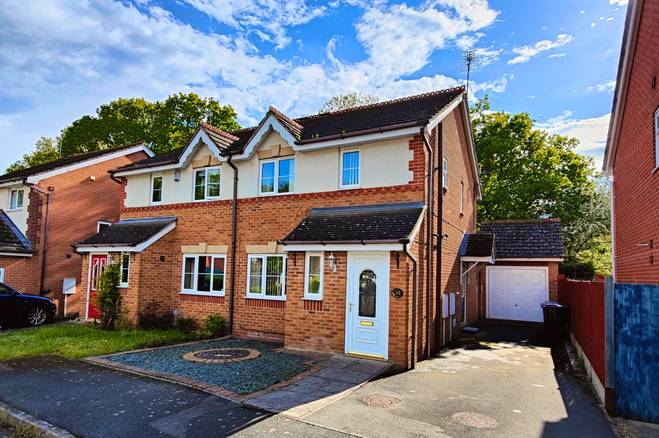 3 bedroom semi-detached house for sale in Beechcroft Close, South ...