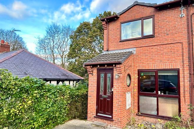 2 bedroom semi-detached house for sale in Wrexham Road, Wrexham, LL11 6HT