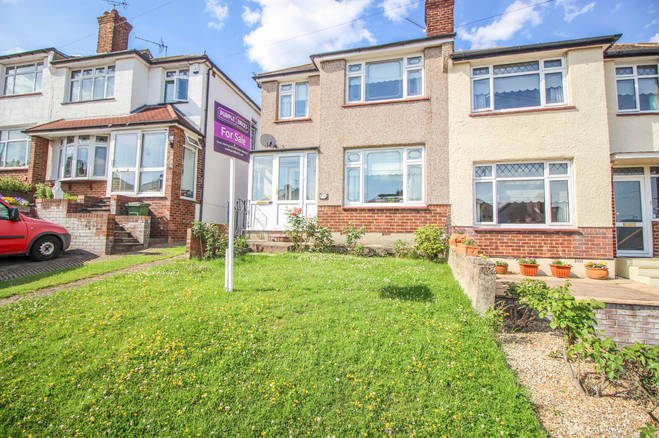 3 bedroom semi-detached house for sale in Duncroft, London, SE18 2HZ