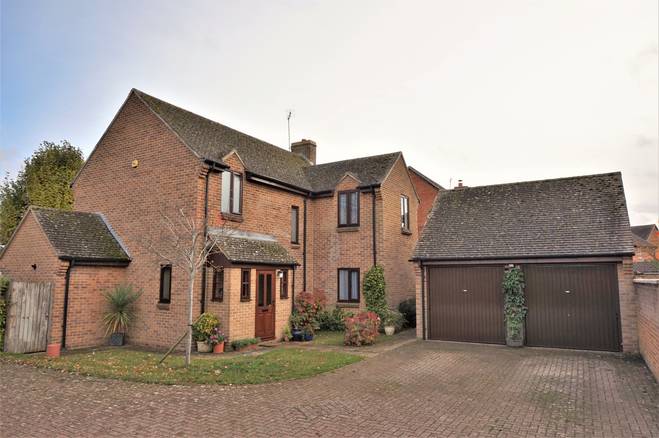 4 bedroom detached house for sale in Mill Close, Deddington, OX15 0UN