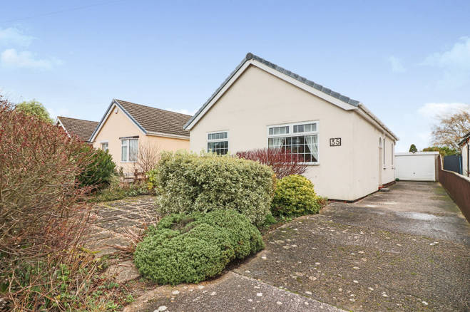 3 bedroom bungalow for sale in Eastfield Avenue, Scartho Grimsby, DN33 2PD