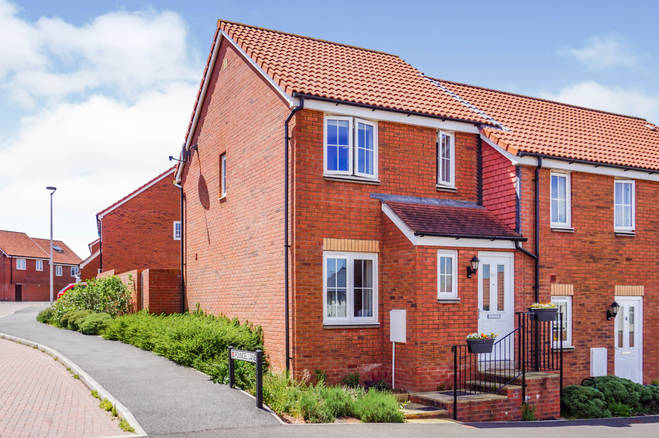 2 bedroom end of terrace house for sale in Brooks Warren, Exeter, EX5 7AJ