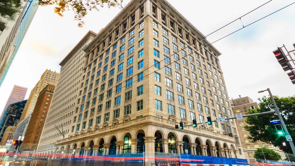 Deep-ribbed composite floor system brings Texaco Oil Building to life