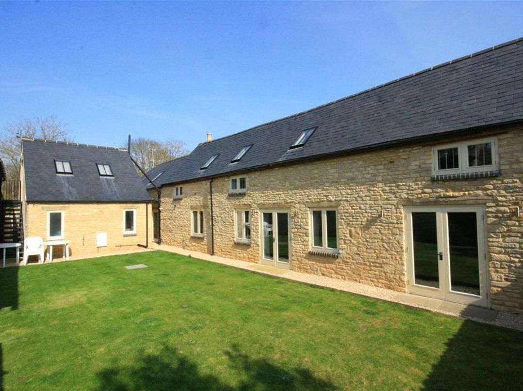 Malt Barn - Spacious Holiday Home In Oxfordshire | Elite Cottages