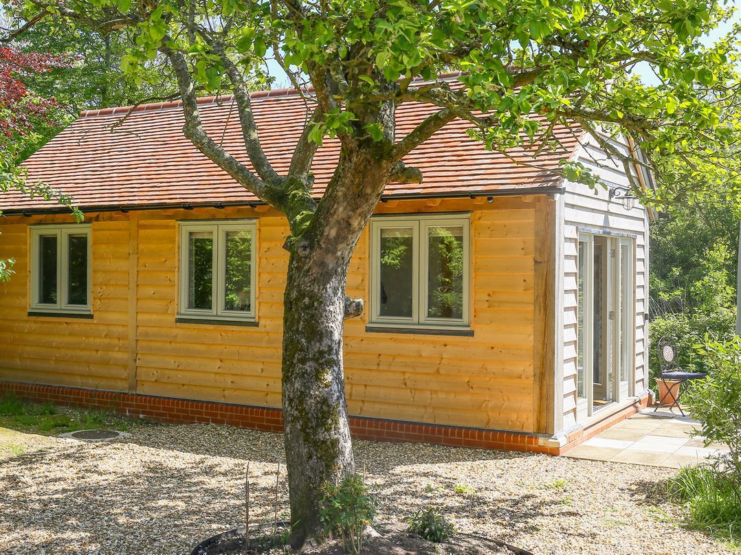 The Lodge at Mortons - Cosy Cottage In Wiltshire | Elite Cottages