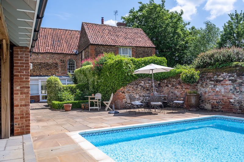 Ivy Farm - Luxury Cottage In Norfolk | Group Cottages With Pools