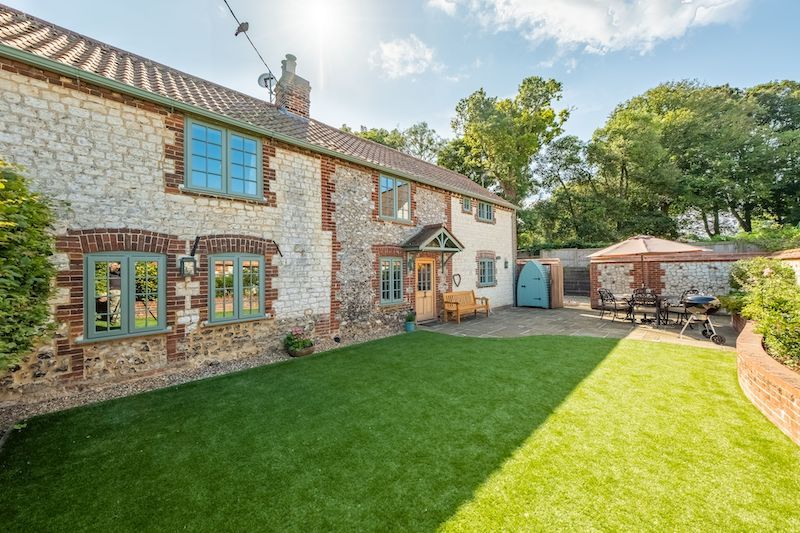 Pine Cottage - Family Friendly Holiday Cottage Thornham, Norfolk