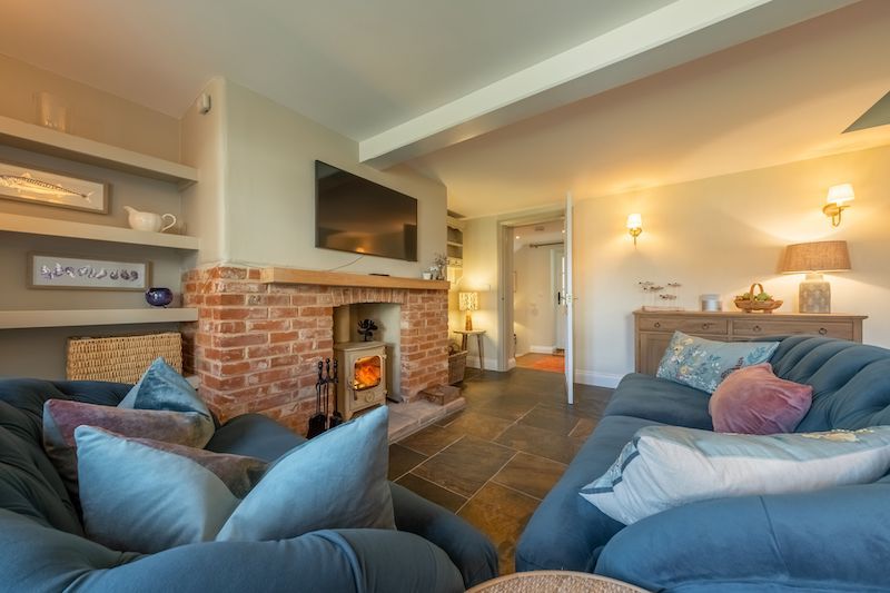 Pine Cottage - Family Friendly Holiday Cottage Thornham, Norfolk