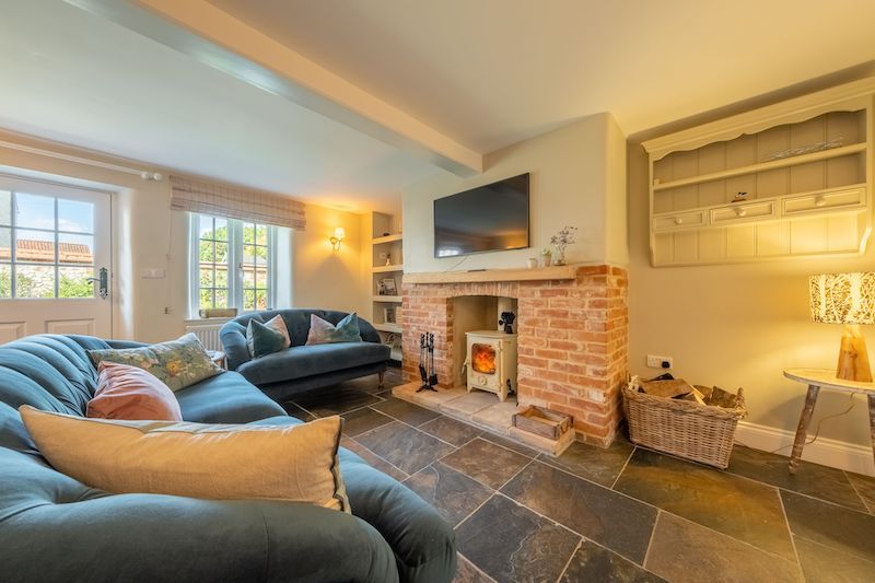 Pine Cottage - Family Friendly Holiday Cottage Thornham, Norfolk